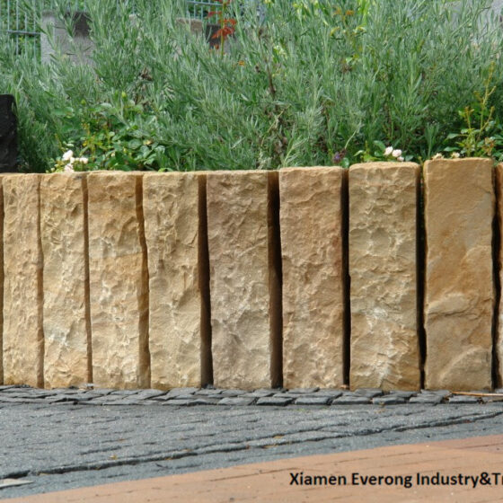 stone round palisade | Everong